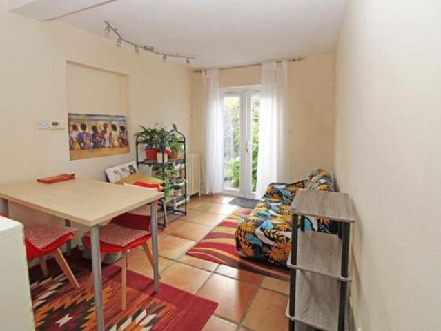 2 bedroom flat for rent in Churchfield Road, Acton, W3