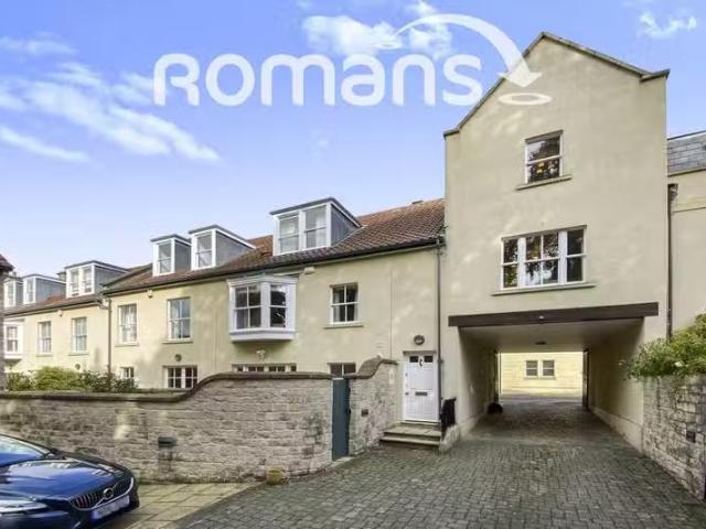 2 bedroom flat for rent in Circus Mews, Bath, BA1