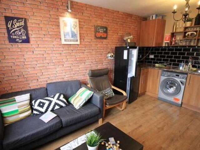 2 Bedroom Flat For Rent In City Centre, Coventry