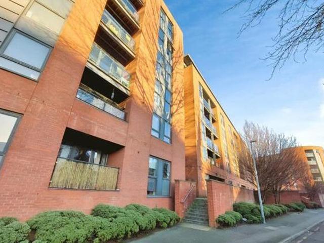 2 Bedroom Flat For Rent In City Centre, Salford