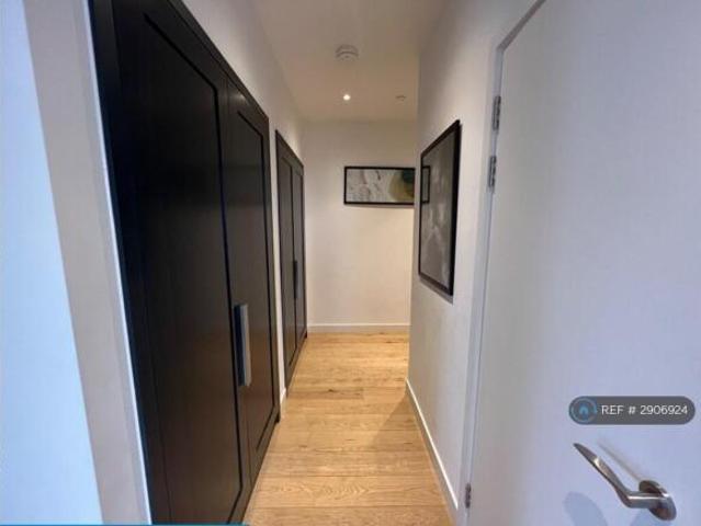 2 bedroom flat for rent in City Island Way, London, E14