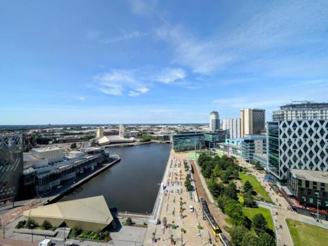 2 bedroom flat for rent in City Lofts, Salford Quays M50