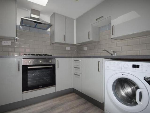 2 bedroom flat for rent in City Road, Roath, CF24