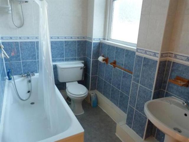 2 bedroom flat for rent in City Road, Roath, CF24