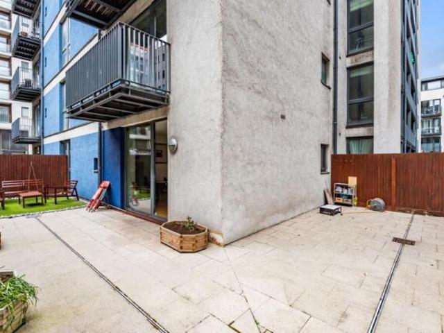2 bedroom flat for rent in City Walk, London, SE1