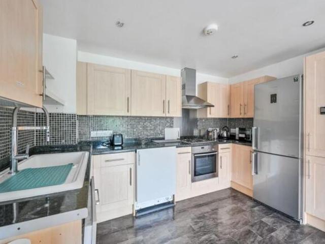 2 bedroom flat for rent in Co Operative House, Peckham Rye, London, SE15