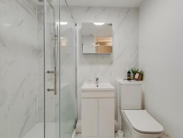 2 bedroom flat for rent in Comeragh Road, West Kensington, W14