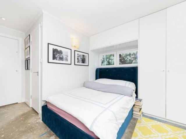 2 bedroom flat for rent in Commercial Road, Aldgate, E1