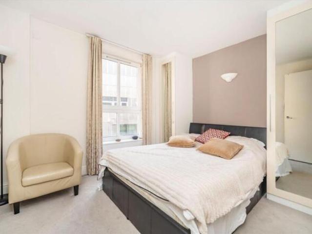 2 bedroom flat for rent in Commercial Road, Aldgate, E1