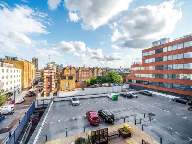 2 bedroom flat for rent in Commercial Road, Aldgate, London, E1