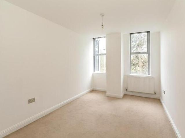 2 bedroom flat for rent in Commercial Road, Ashley Cross, BH14