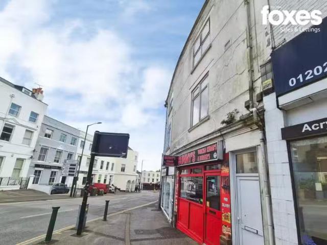 2 bedroom flat for rent in Commercial Road, Bournemouth, Dorse.
