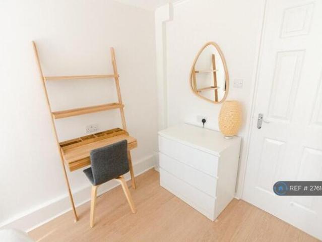 2 bedroom flat for rent in Commercial Road, Exeter, EX2
