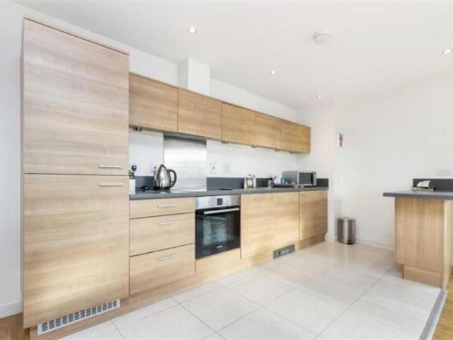 2 bedroom flat for rent in Commercial Road, Limehouse, E14