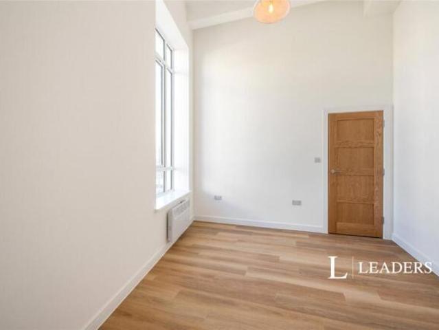 2 bedroom flat for rent in Commercial Road, Portsmouth, Hampshire, PO1