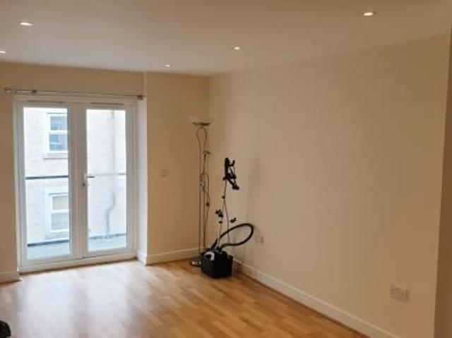 2 bedroom flat for rent in Commercial Road, West Cliff, BH2
