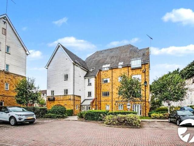 2 bedroom flat for rent in Compass Court, Waterside, Gravesend, Kent, DA11