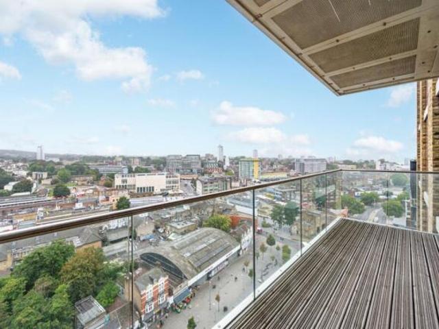 2 bedroom flat for rent in Compton House, Victory Parade, Woolwich, London, SE18