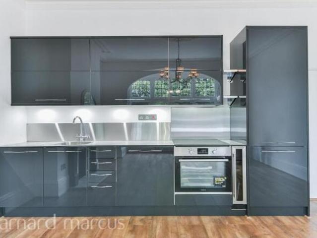 2 bedroom flat for rent in Conyers Road, Streatham, SW16