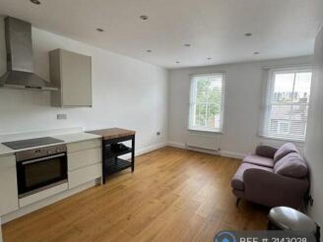 2 bedroom flat for rent in Coningham Road, London, W12