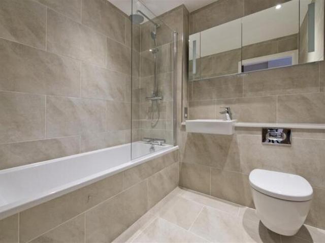 2 bedroom flat for rent in Coningham Road, Shepherd's Bush W12