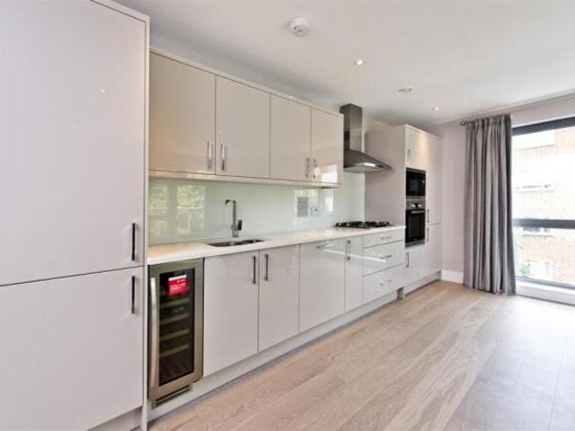2 bedroom flat for rent in Coningham Road, Shepherd's Bush W12