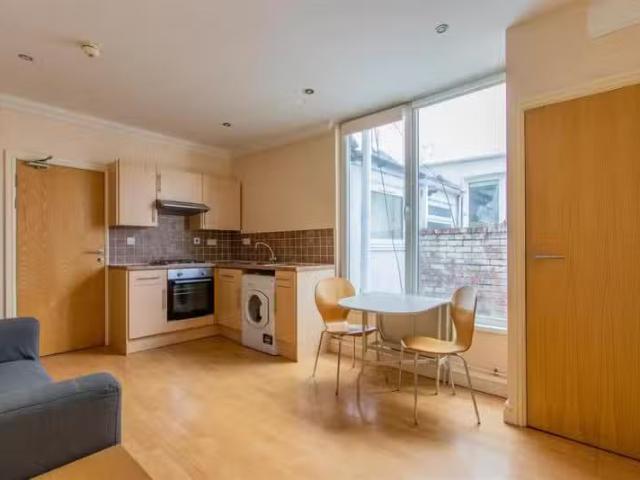 2 bedroom flat for rent in Connaught Road, Roath,, CF24