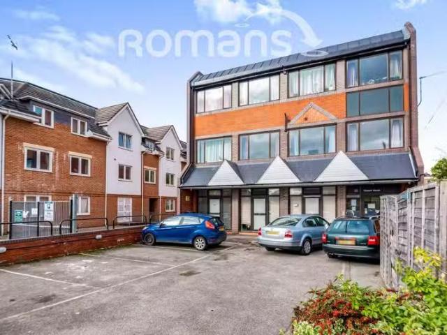 2 bedroom flat for rent in Consort House, 46 48 Albert Street.