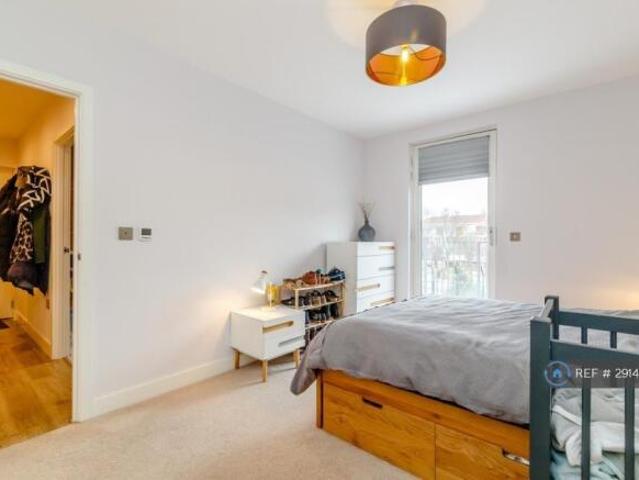 2 bedroom flat for rent in Coombe House, London, E3
