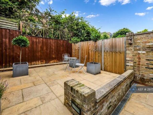 2 bedroom flat for rent in Coombe Road, London, W4