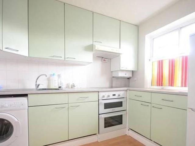 2 bedroom flat for rent in Coltsfoot Drive Horsham RH12