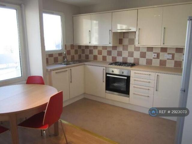 2 bedroom flat for rent in Columbia Point, London, SE16