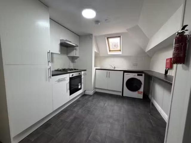 2 bedroom flat for rent in Colchester Avenue, Penylan, CF23