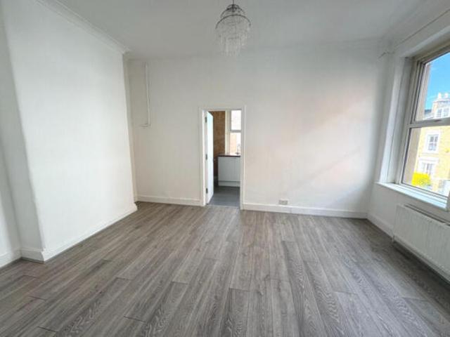 2 bedroom flat for rent in Coldharbour Lane, London, SE5