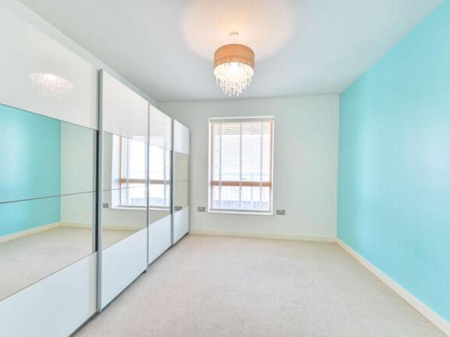 2 bedroom flat for rent in Coles Green Road, Gladstone Park, London, NW2