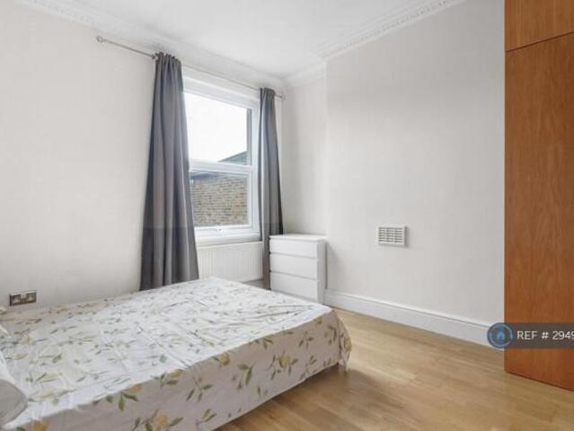 2 bedroom flat for rent in Colliers Wood, London, SW19
