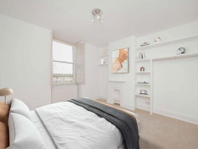 2 bedroom flat for rent in Colney Hatch Lane, London, N10