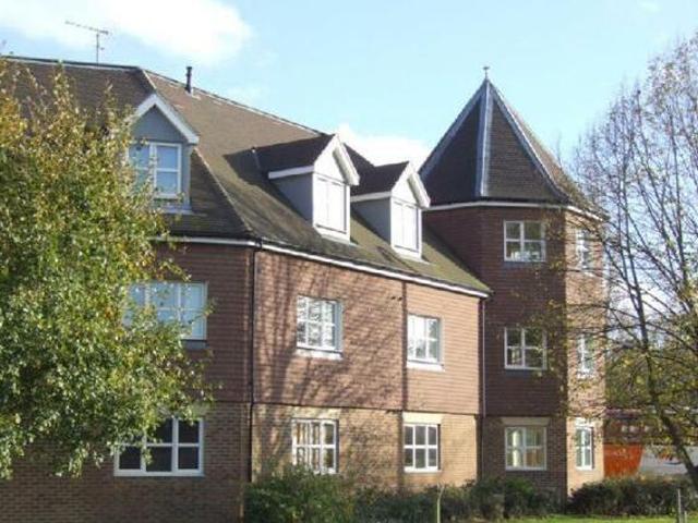 2 Bedroom Flat For Rent In Copthorne
