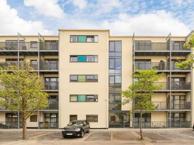 2 bedroom flat for rent in Copenhagen Place, Limehouse, E14