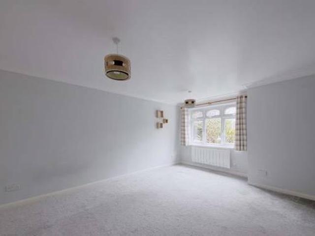 2 bedroom flat for rent in Corfe Place Maidenhead SL6