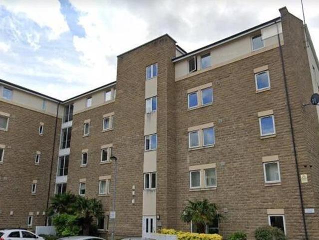 2 Bedroom Flat For Rent In Cornmill View, Horsforth