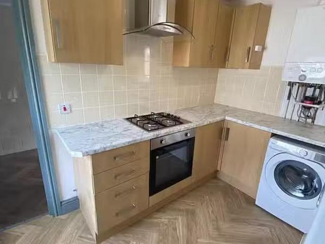 2 bedroom flat for rent in Corporation Road, Cardiff, CF11