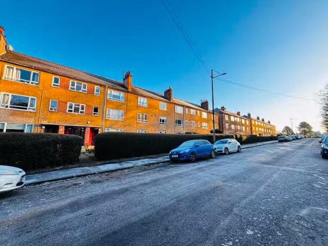 2 bedroom flat for rent in Corrour Road, Newlands, Glasgow, G43