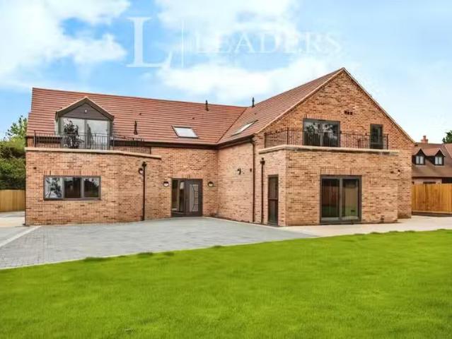 2 bedroom flat for rent in Cosy Nook, St. Neots Road, Dry Dray.
