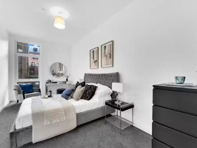 2 bedroom flat for rent in Cotton Gardens, Vernon Street, Bolt.