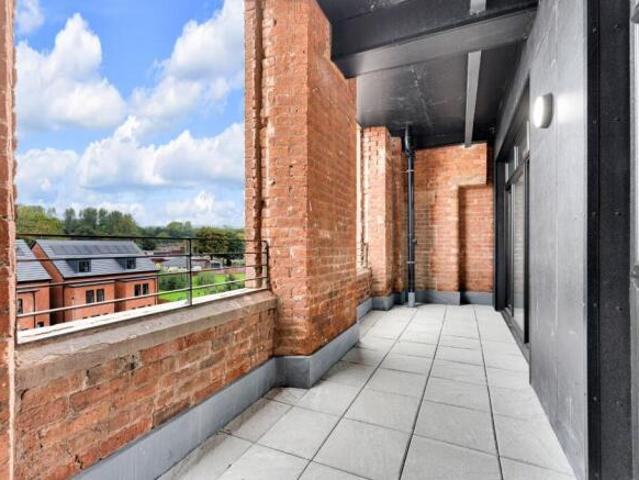 2 bedroom flat for rent in Cotton Gardens, Bolton, BL1