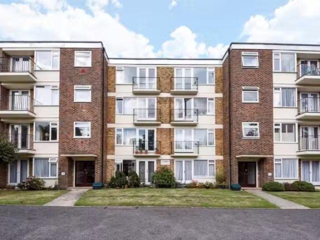 2 bedroom flat for rent in Court Downs Road, Beckenham, Kent.