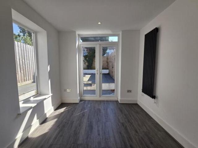 2 bedroom flat for rent in Coveny Street, Splott, CF24