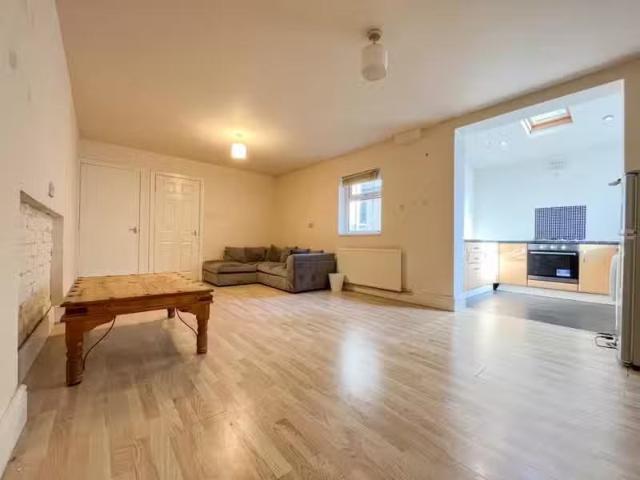 2 bedroom flat for rent in Cowbridge Road East, Canton, CF11