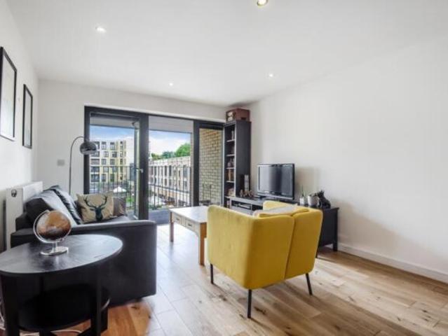 2 bedroom flat for rent in Cowley Road, London, SW9